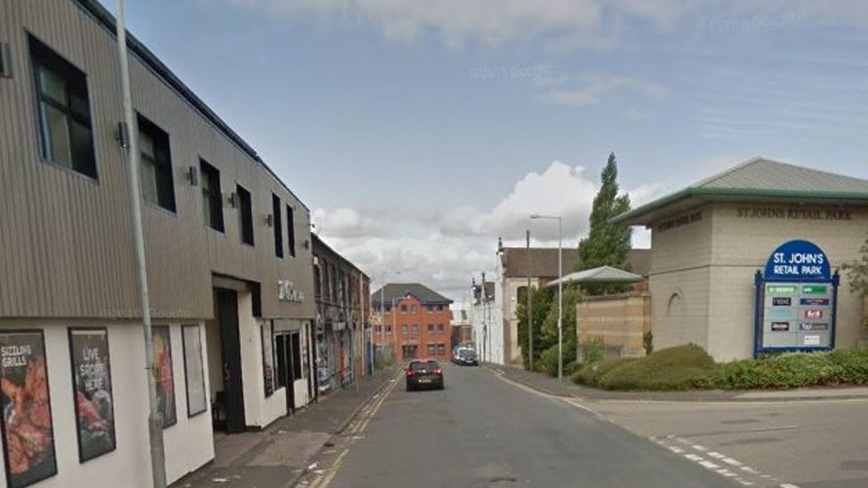 Man injured in 'targeted' crash in Wolverhampton - BBC News