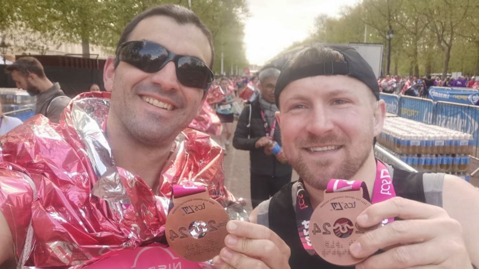 Stoke-on-Trent runner with sudden sight loss won't be beaten - BBC News