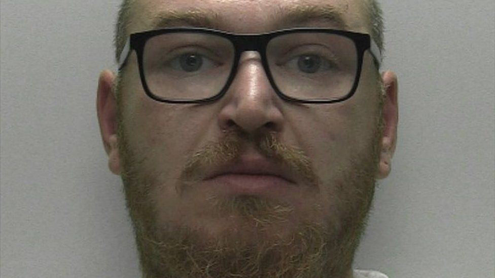 Cocaine smuggler to pay back £1 for £160m plot - BBC News