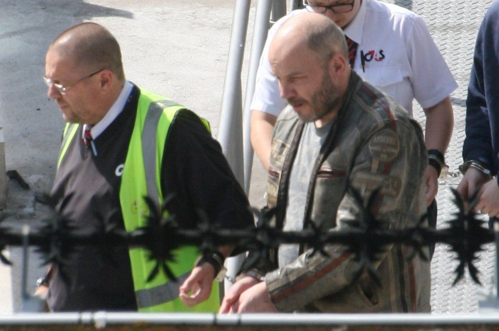 Man admits £130,000 wedding booking fraud - BBC News