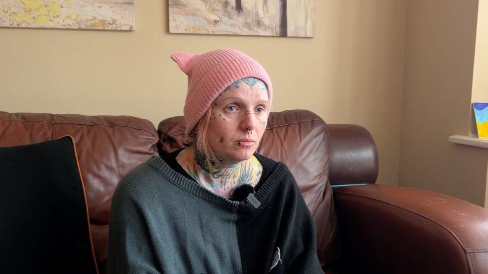 Kori Stovell: Mother calls for improved palliative care - BBC News