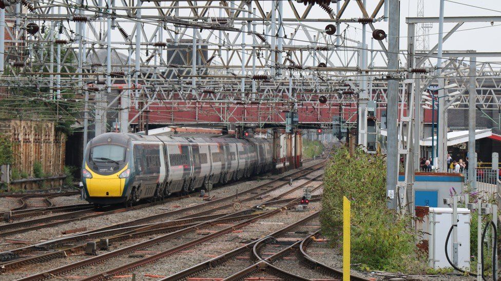 Crewe and Stafford rail disruption after overhead wires damaged - BBC News