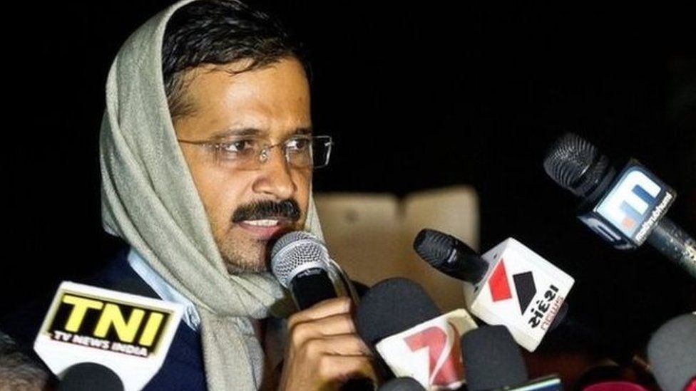 India corruption row: Arun Jaitely sues Arvind Kejriwal - BBC News