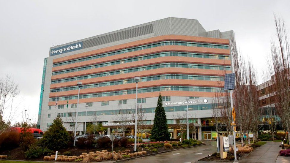 Fears of US coronavirus outbreak rise amid new cases - BBC News