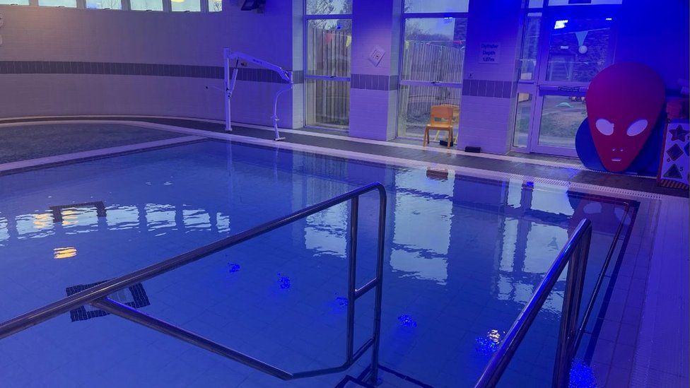 Disgyblion Ysgol Hafod Lon 'mor falch i fod yma' - BBC Cymru Fyw