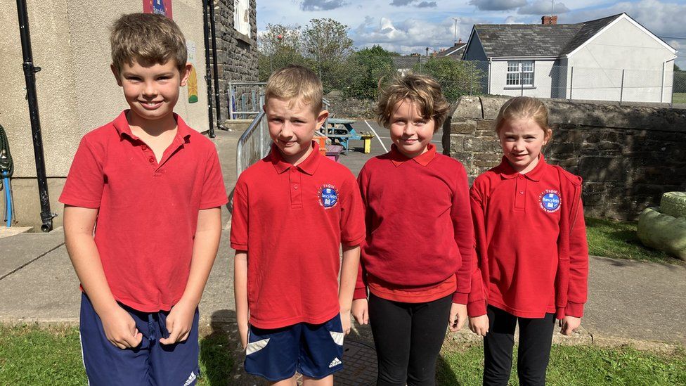 Terfyn cyflymder 20mya yn parhau i hollti barn - BBC Cymru Fyw