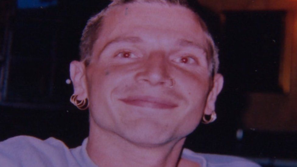 Call to publish reviews of serious reoffending by prisoners - BBC News