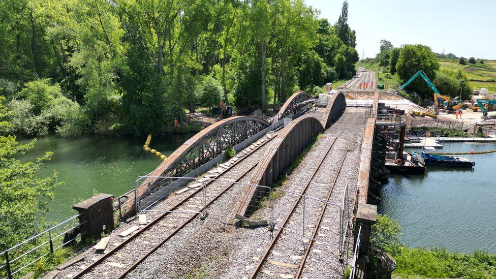 Work to repair unsafe Nuneham Viaduct almost complete - BBC News