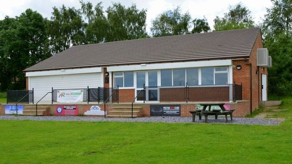 Rodley Cricket Club 'sets world overs record' - BBC News