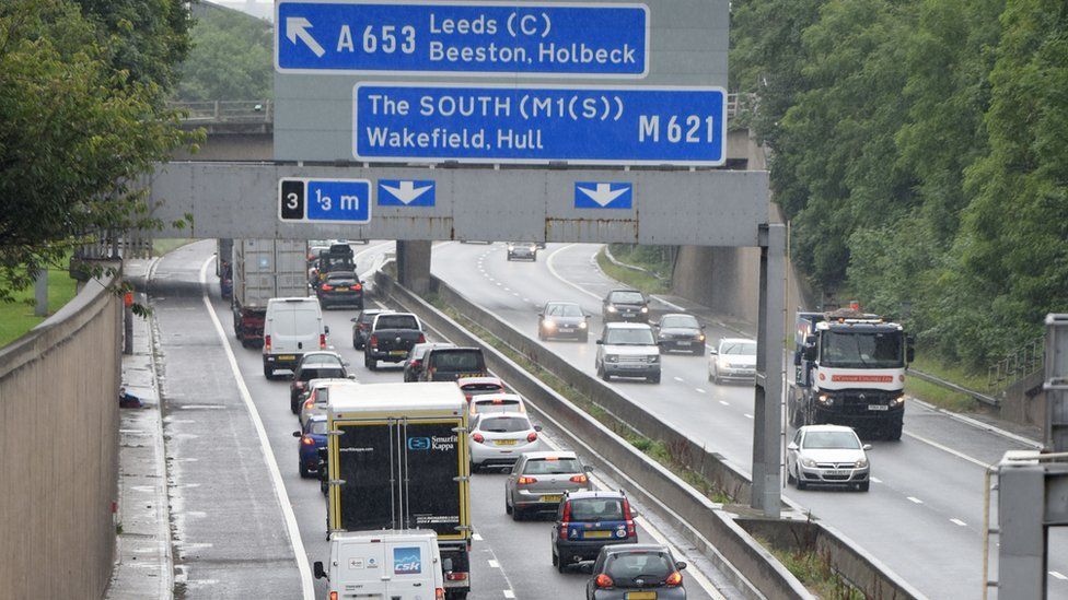 'Congestion-easing' M621 Leeds plans released - BBC News
