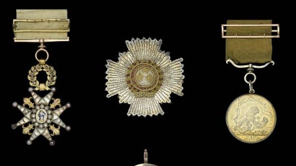 Family's Napoleonic war medals set to fetch £60k - BBC News