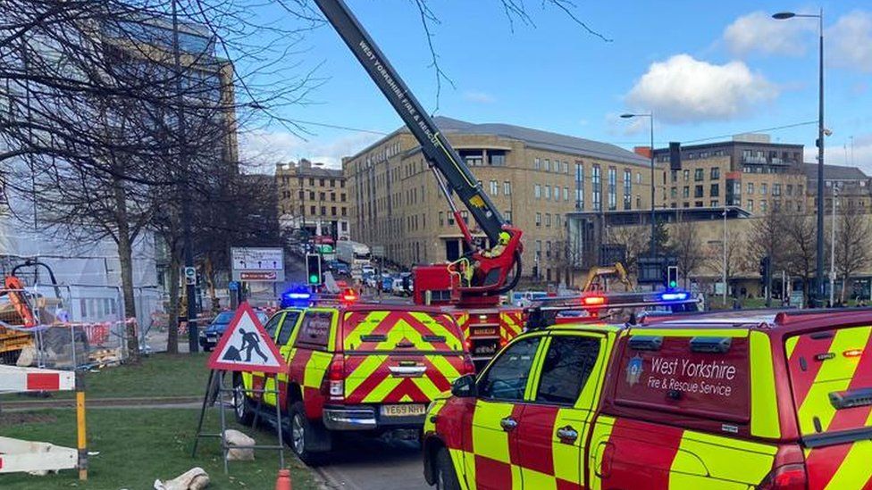 Bradford Odeon: Fire crews tackle blaze at former cinema - BBC News