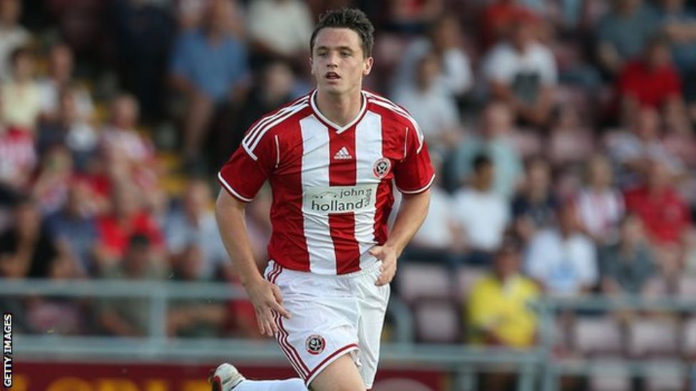 Stephen McGinn: Wycombe sign ex-Dundee midfielder - BBC Sport