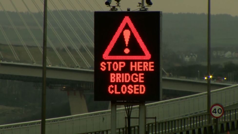 Forth Road Bridge reopens after lorry blown over - BBC News