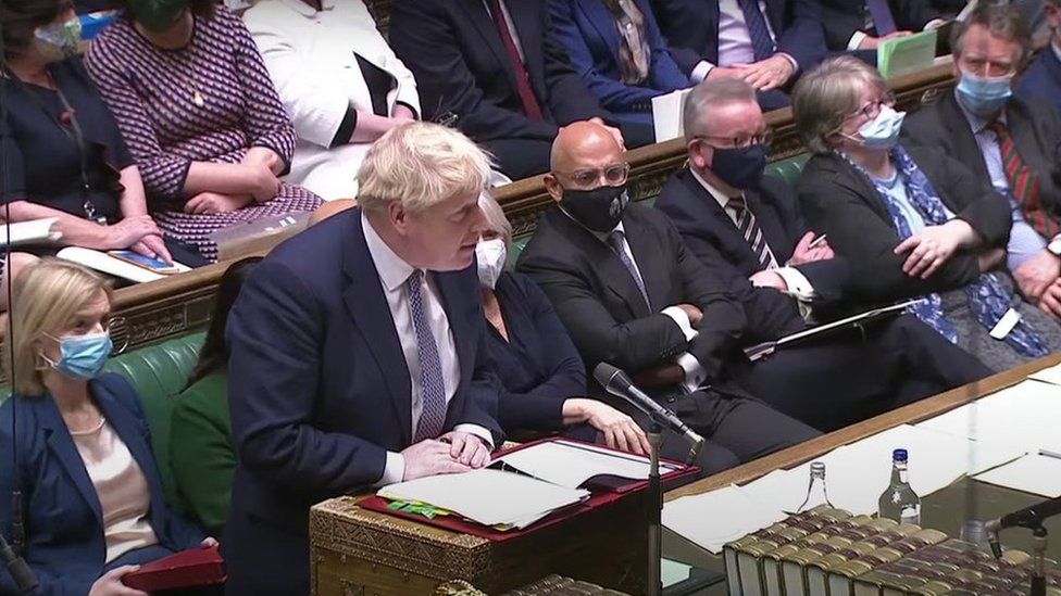 Parti Rhif 10: Is-weinidog yn 'deall teimlad pobl' - BBC Cymru Fyw