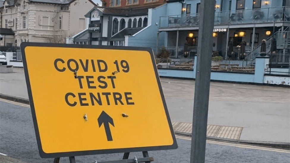 Coronavirus: Queues close early at Merseyside testing sites - BBC News