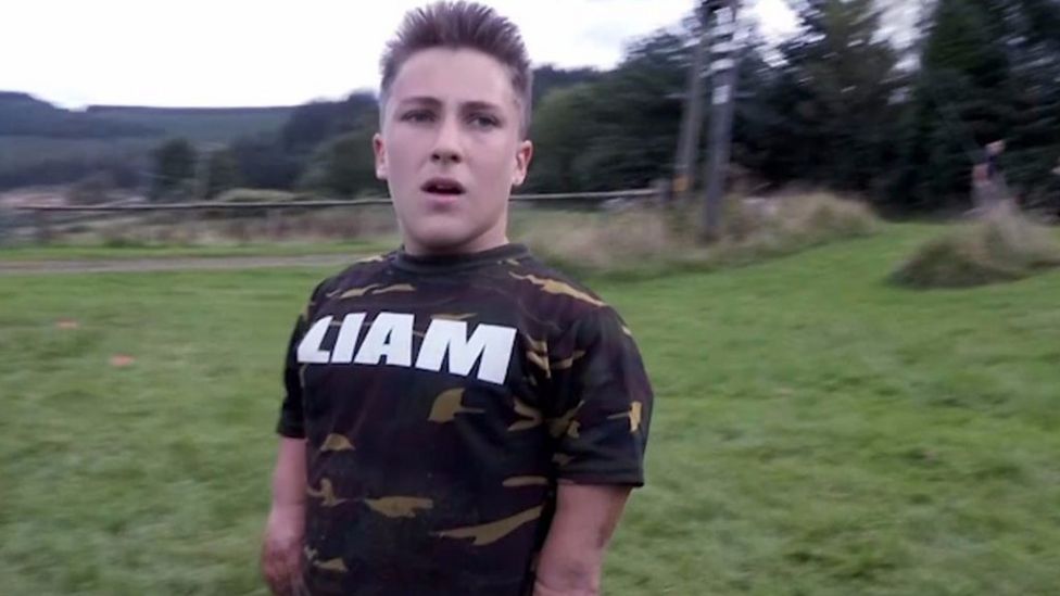 Charity wants dwarf wrestling 'freak show' cancelled - BBC News