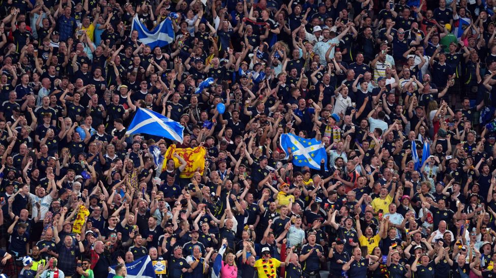 Scotland fans endure humbling Euro opener against Germany - BBC News