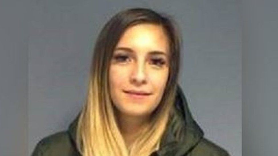 Reading mother and four children missing for a week - BBC News