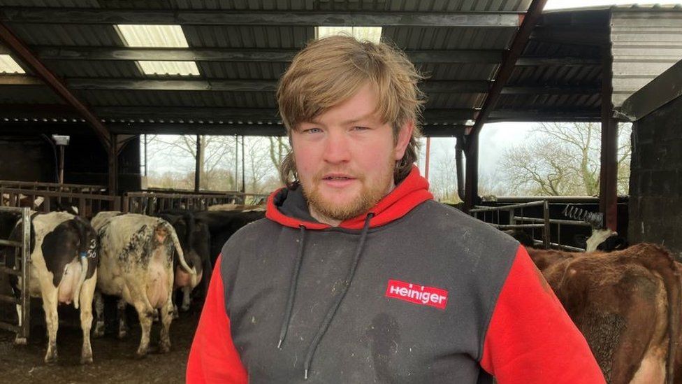 TB: 'Teimlo mai ystadegyn arall oedd fy nhad' - BBC Cymru Fyw