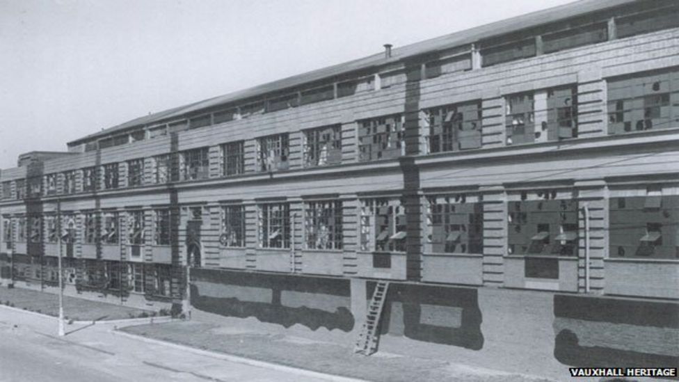 Luton's Vauxhall bombing raid recalled - BBC News