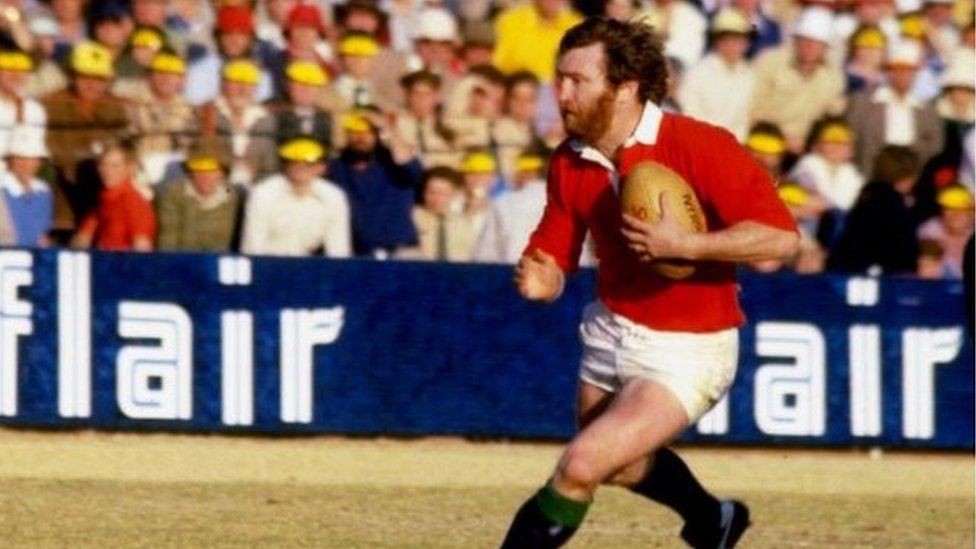 Ray Gravell: Daughter tells of 10 years without dad - BBC News