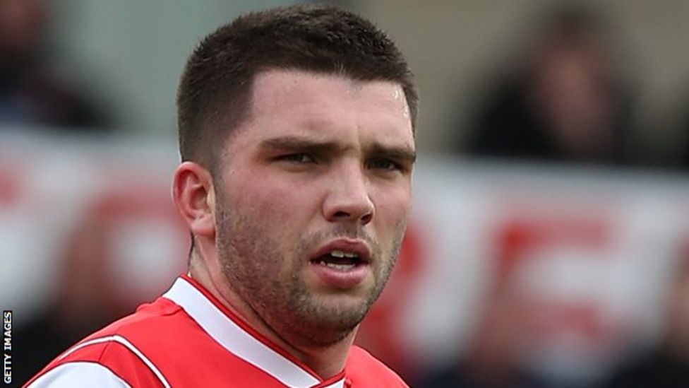 Kevin Ellison and Alex Kenyon sign new Morecambe contracts - BBC Sport