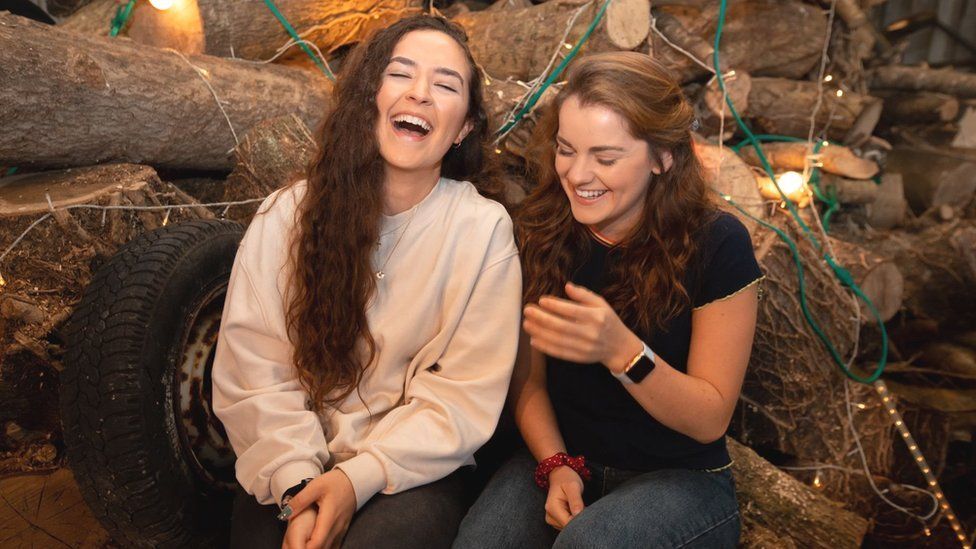 3 Llun: Lluniau pwysicaf bywyd Heledd Roberts - BBC Cymru Fyw