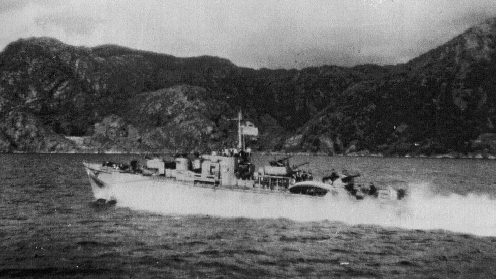 Guy Hamilton: The James Bond director who went undercover in WW2 - BBC News