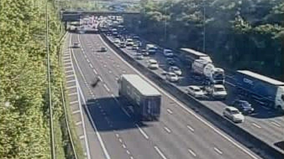 Brighouse: M62 reopens after car hits central reservation - BBC News