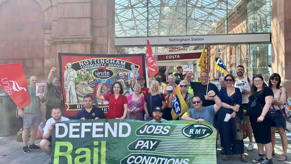 Nottingham MP donates £2k to help striking railway workers - BBC News