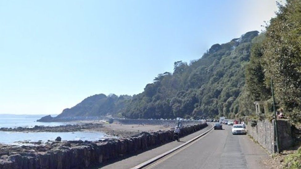 Torbay seafront road shut as contractors correct mistakes - BBC News