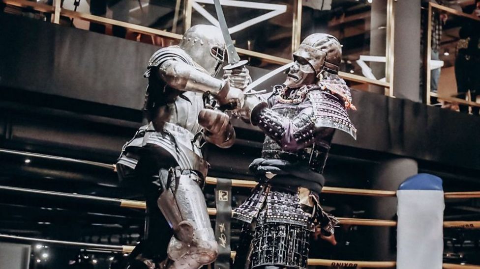 'Earth sandwich' made by two men 20,000km apart - BBC News