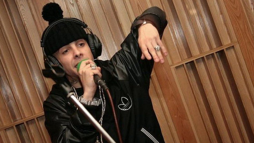 Former N-Dubz rapper Dappy sentenced for knife possession - BBC News