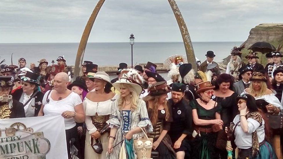 In pictures: Whitby Steampunk Weekend - BBC News
