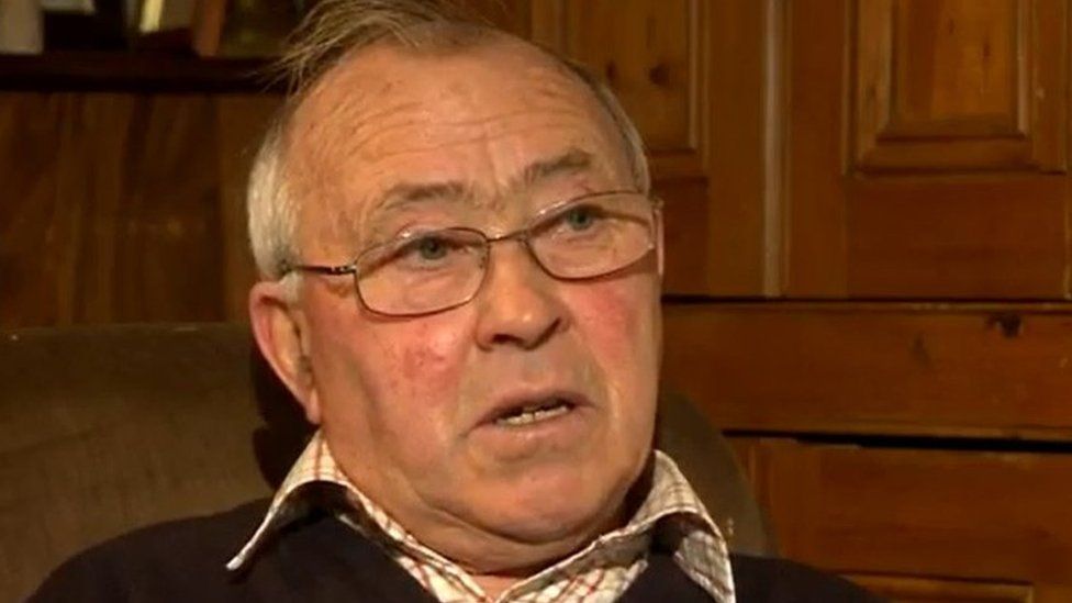 John Kennaugh: 'Great Manxman' dies after short illness - BBC News