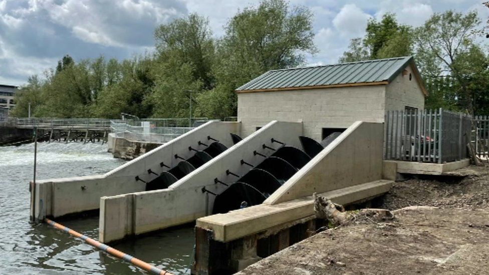 Reading hydroelectric scheme to harness power of Thames - BBC News