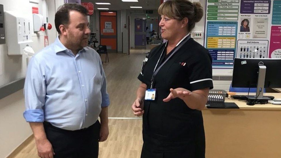 Warrington MPs join forces to campaign for new hospital - BBC News