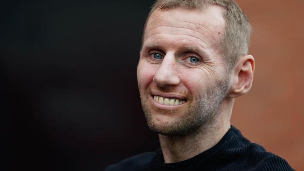 Rob Burrow: Civic reception held for "true rugby league legend" - BBC News