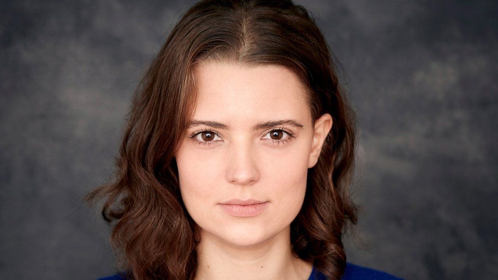 Canwr opera dall am ddangos nad oes rhwystrau - BBC Cymru Fyw