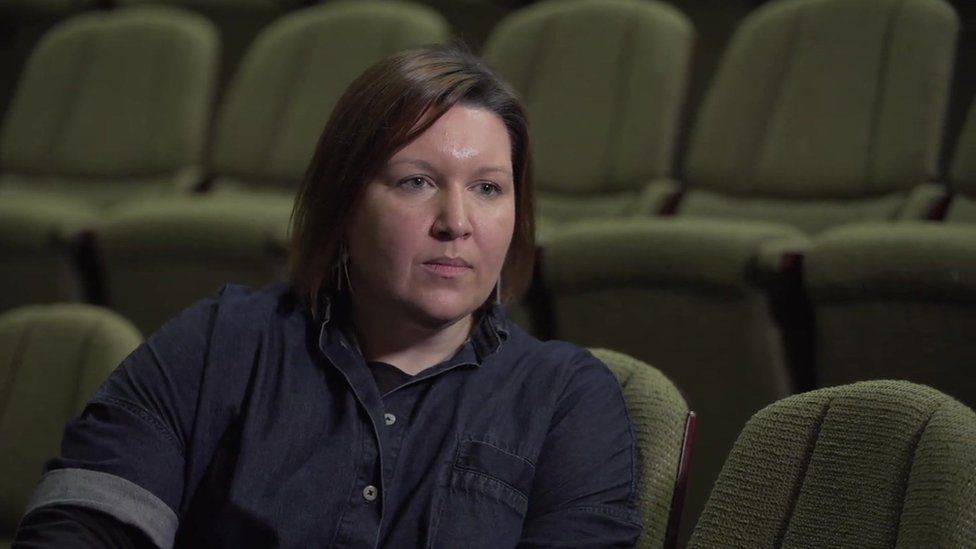 Galw am ganiatâd i ailagor theatrau yng Nghymru - BBC Cymru Fyw