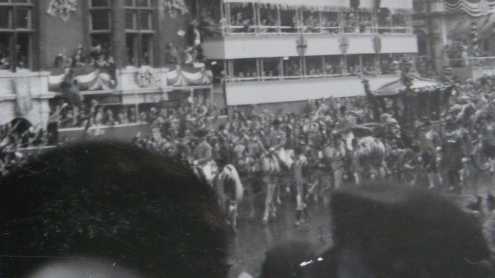 Warwickshire woman's 'magical' memories of Queen's coronation - BBC News
