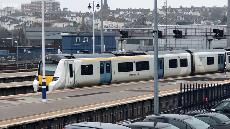 Govia Thameslink changes time of every train in shake-up - BBC News