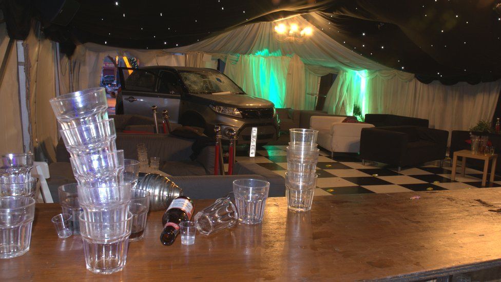 Gravesend nightclub attacker given 28-year sentence - BBC News