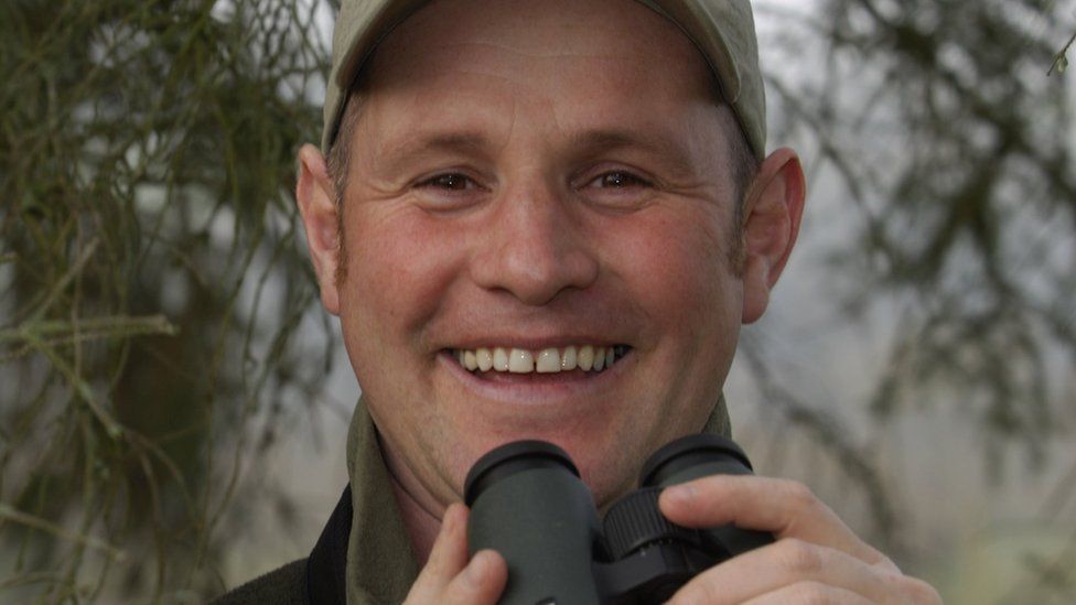 Two-legged fox is nature conquering all, says wildlife expert - BBC News