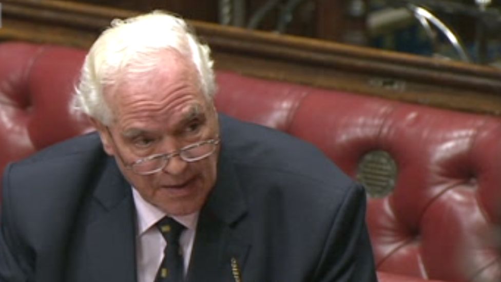 Lord Elystan-Morgan, campaigner for Welsh devolution, dies - BBC News