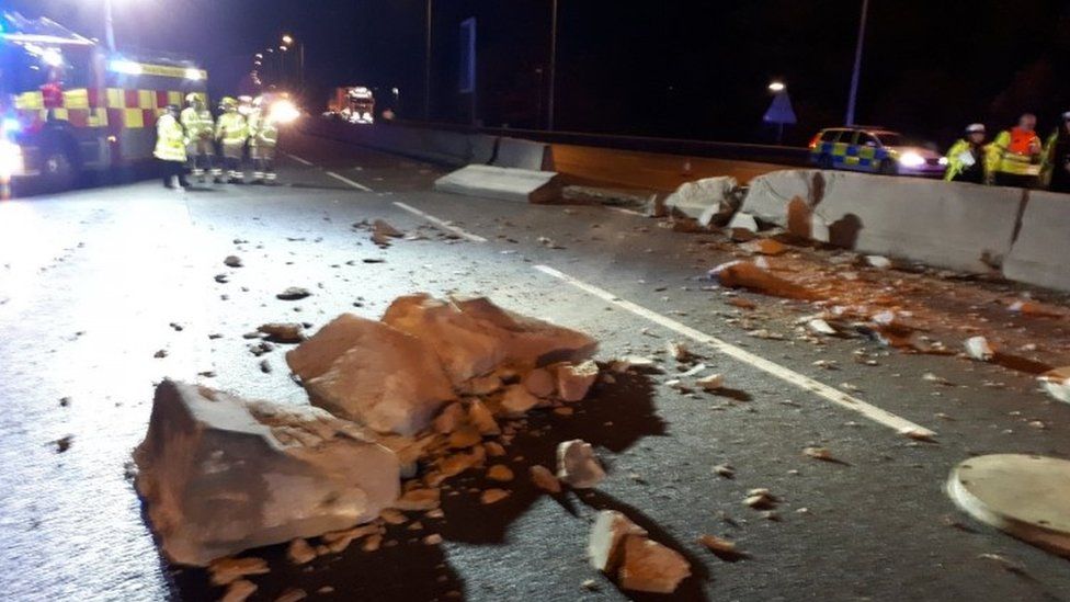 M25 closed as crane overturns on both carriageways - BBC News