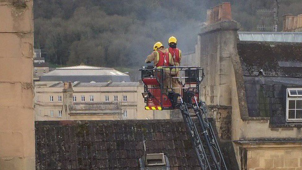 Firefighters tackle blaze in Bath city centre - BBC News