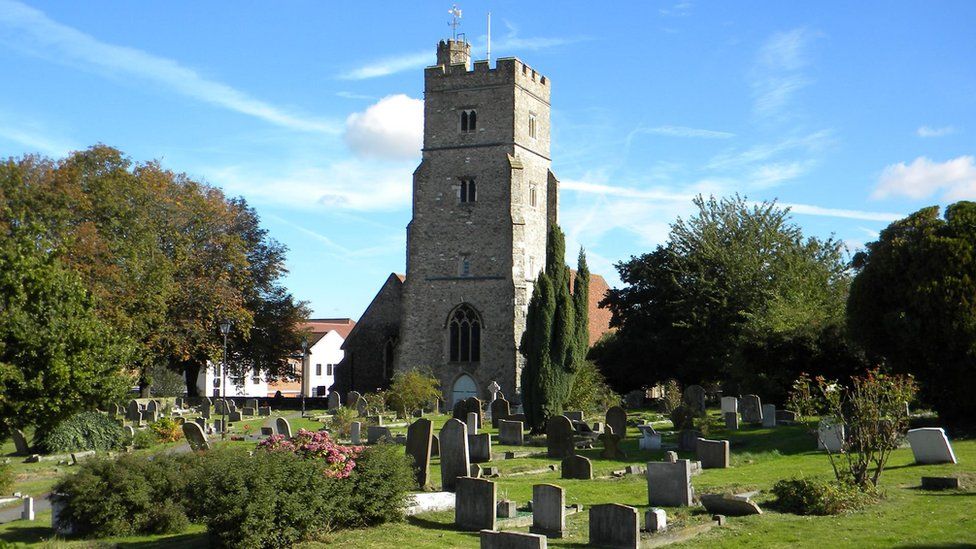 Rainham church break-in: Thieves smash stained glass windows - BBC News