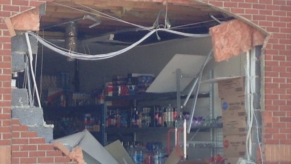 Sutton Bridge Co-op ram-raiders flee empty-handed - BBC News